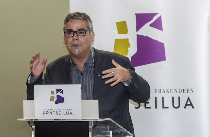 Paul Bilbao: «Halakorik gerta ez dadin euskararen lege berri bat behar ...