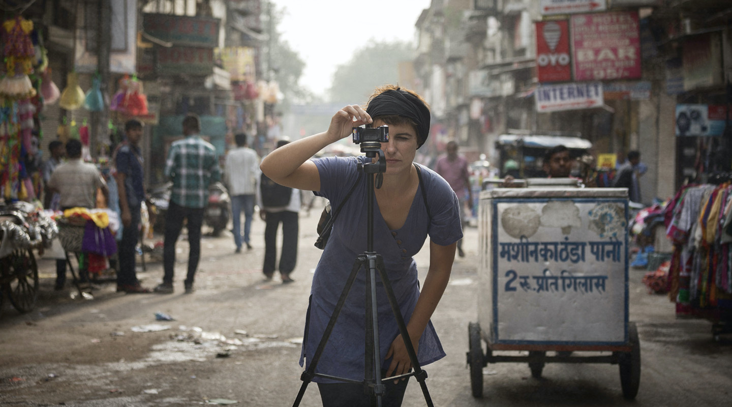 Bidaiak, argazkilaritza eta pospolo kutxa bat | IRRATIA