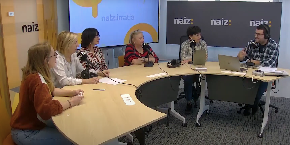 'Adi eta Ari' podcast berriaren aurkezpenean, Legazpi 6 euskaltegiko ...