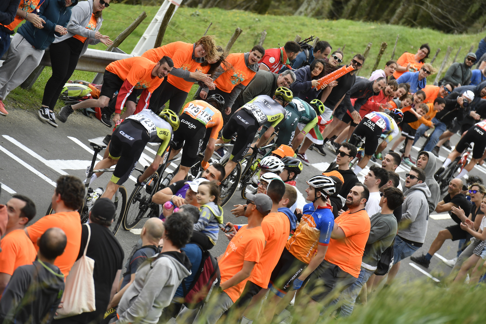 NAIZ irratiak zuzenean eskainiko du Euskal Herriko Itzulia | Kirolharia ...